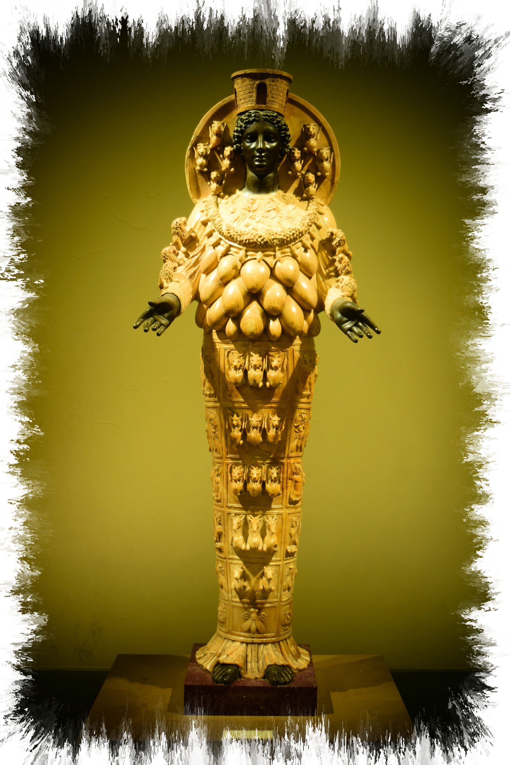 MANN – Le opere più belle in esposizione – L’Artemide Efesia – Naòs