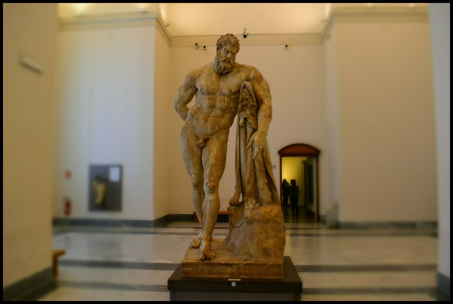 MANN – Le opere più belle in esposizione – L’Ercole Farnese – Naòs