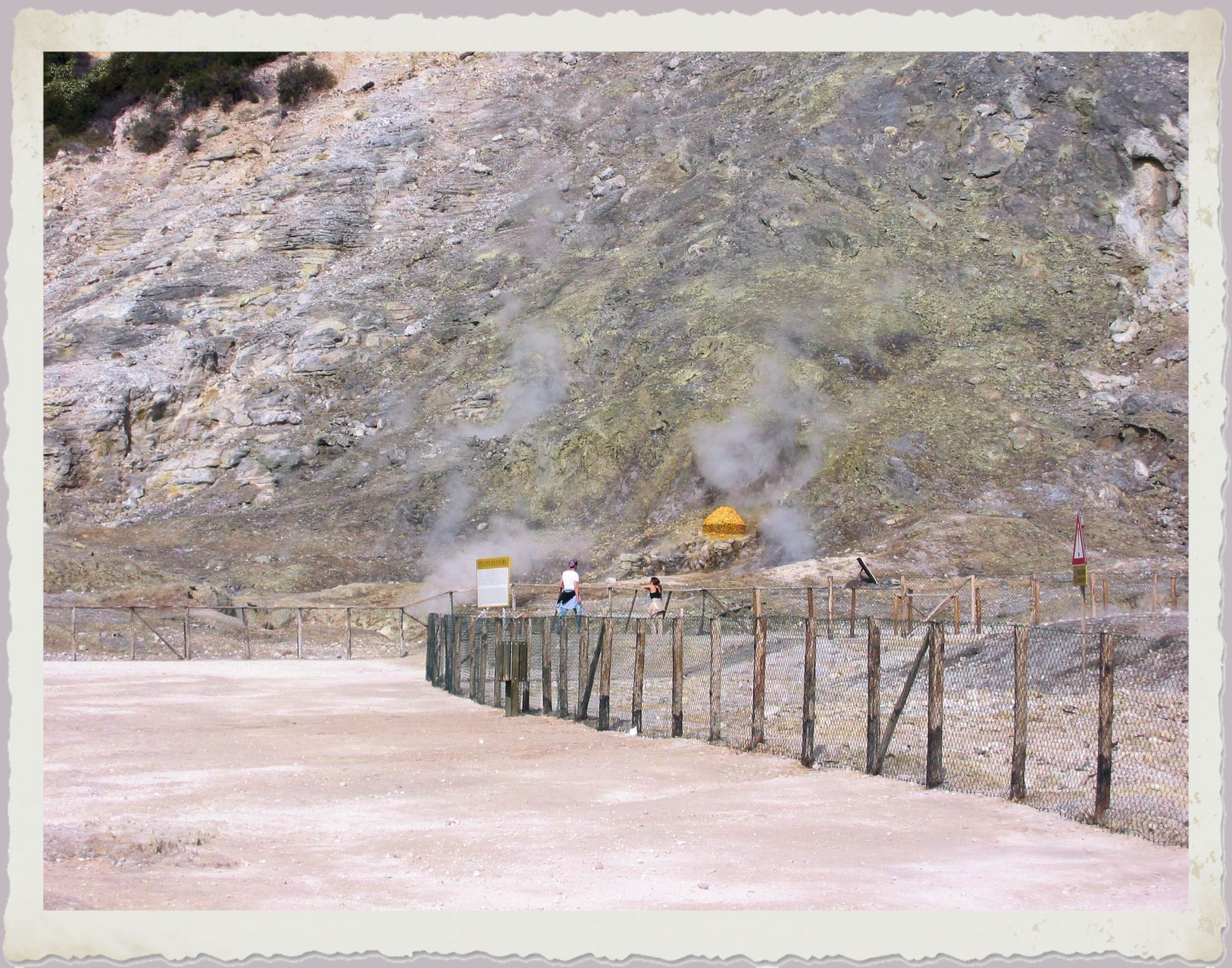 Il vulcano Solfatara: dalla ricostruzione 3D ad un’analisi attuale del ...