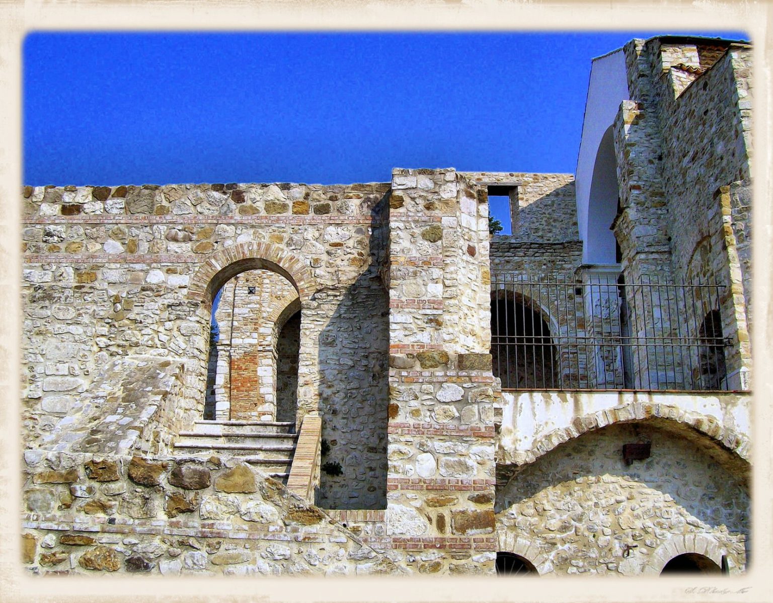 Conza della Campania: storia e archeologia di una città antica – Naòs